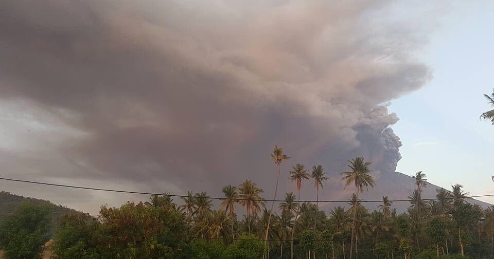Bali Volcano Erupts for the Second Time in a Week, Disrupting Flights ...