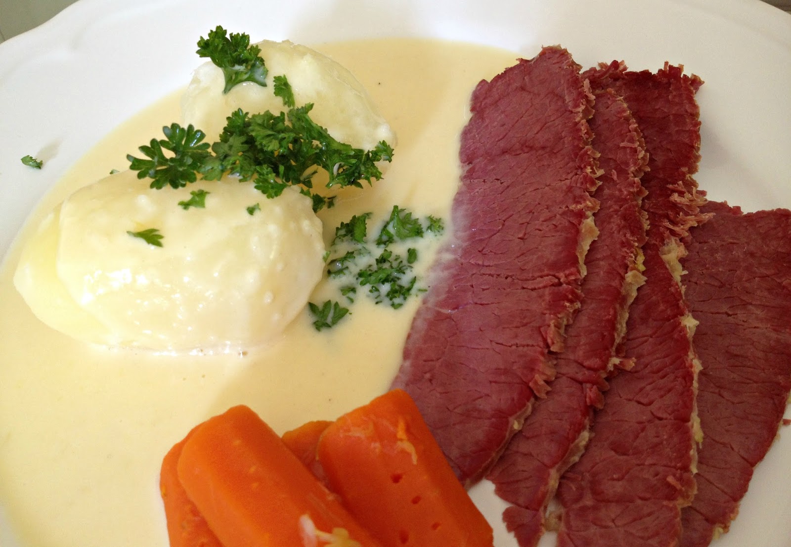 Linda´s Goda: Rimmad oxbringa med pepparrotssås och kokt potatis