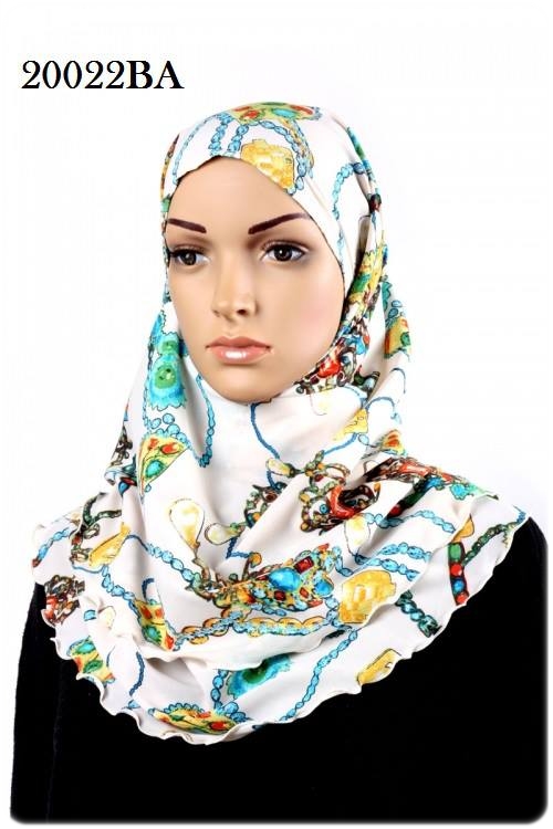 Halfmoon Shawl Bercorak II | rafhanah