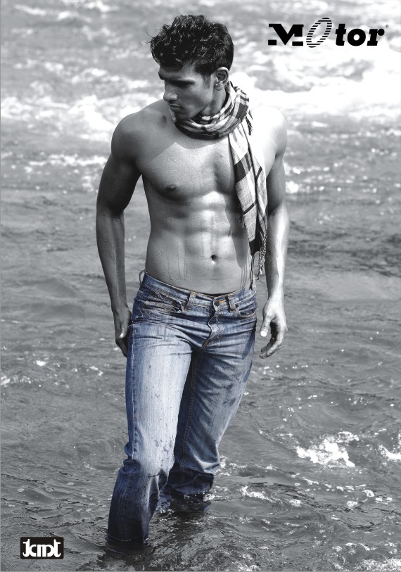Shirtless Bollywood Men: Taher Ali