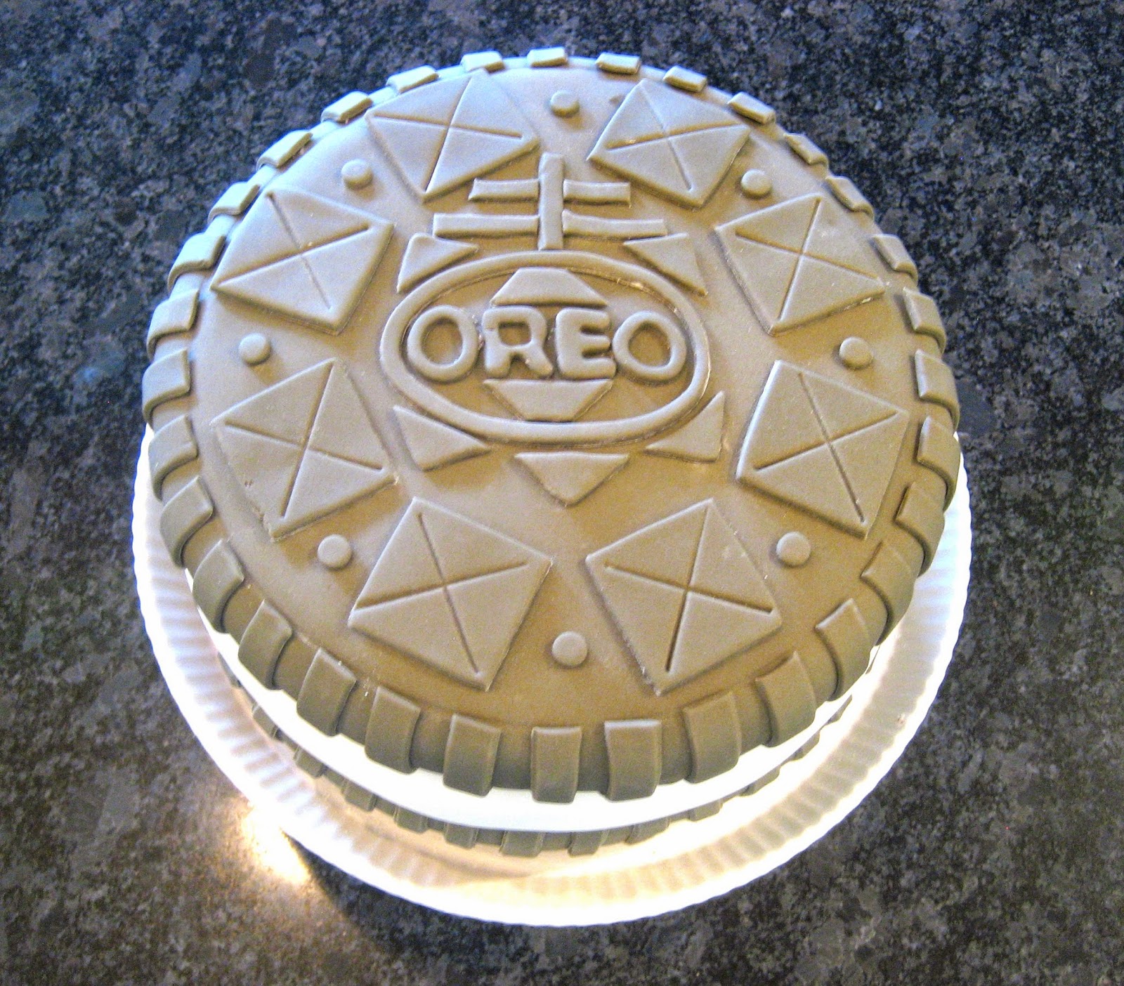 Devanys Designs: Oreo Cookie Cake