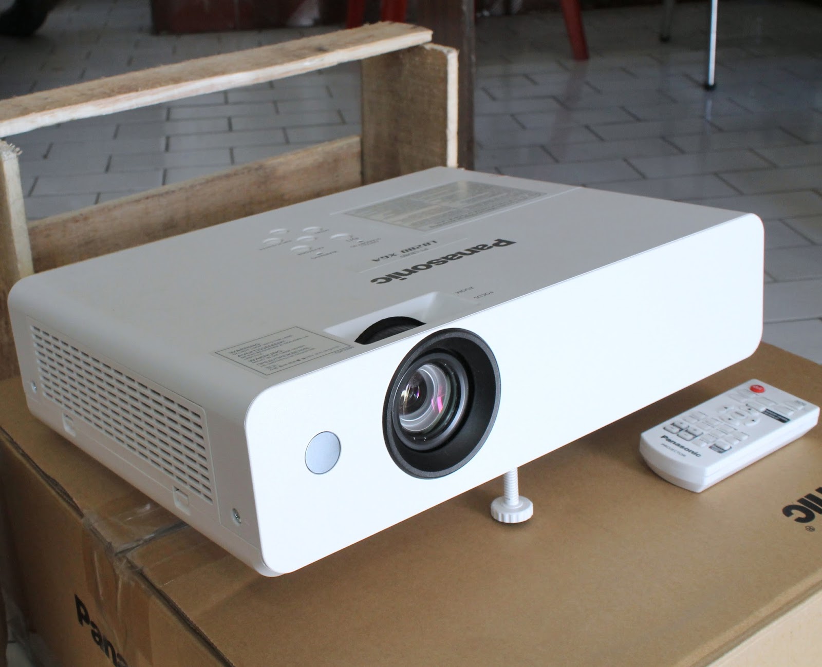 Jual Proyektor Panasonic PT-LB280 XGA Fullset | Jual Beli Laptop Bekas ...