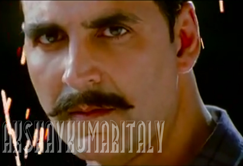 Akshay Kumar Italy: Rowdy Rathore trailer screencaps featuring Akshay Kumar
