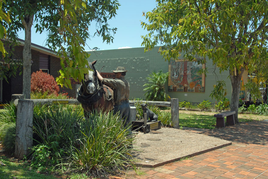 A Snail's Eye View: Tablelands on Friday: Malanda Art Trail Pt 1