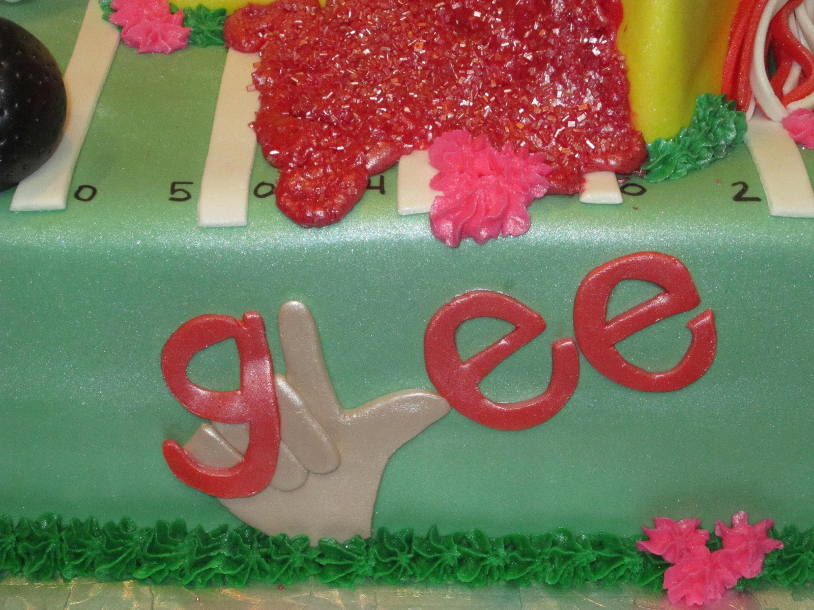 MyMoniCakes: Glee Cake with Big Quench Slushie and More!
