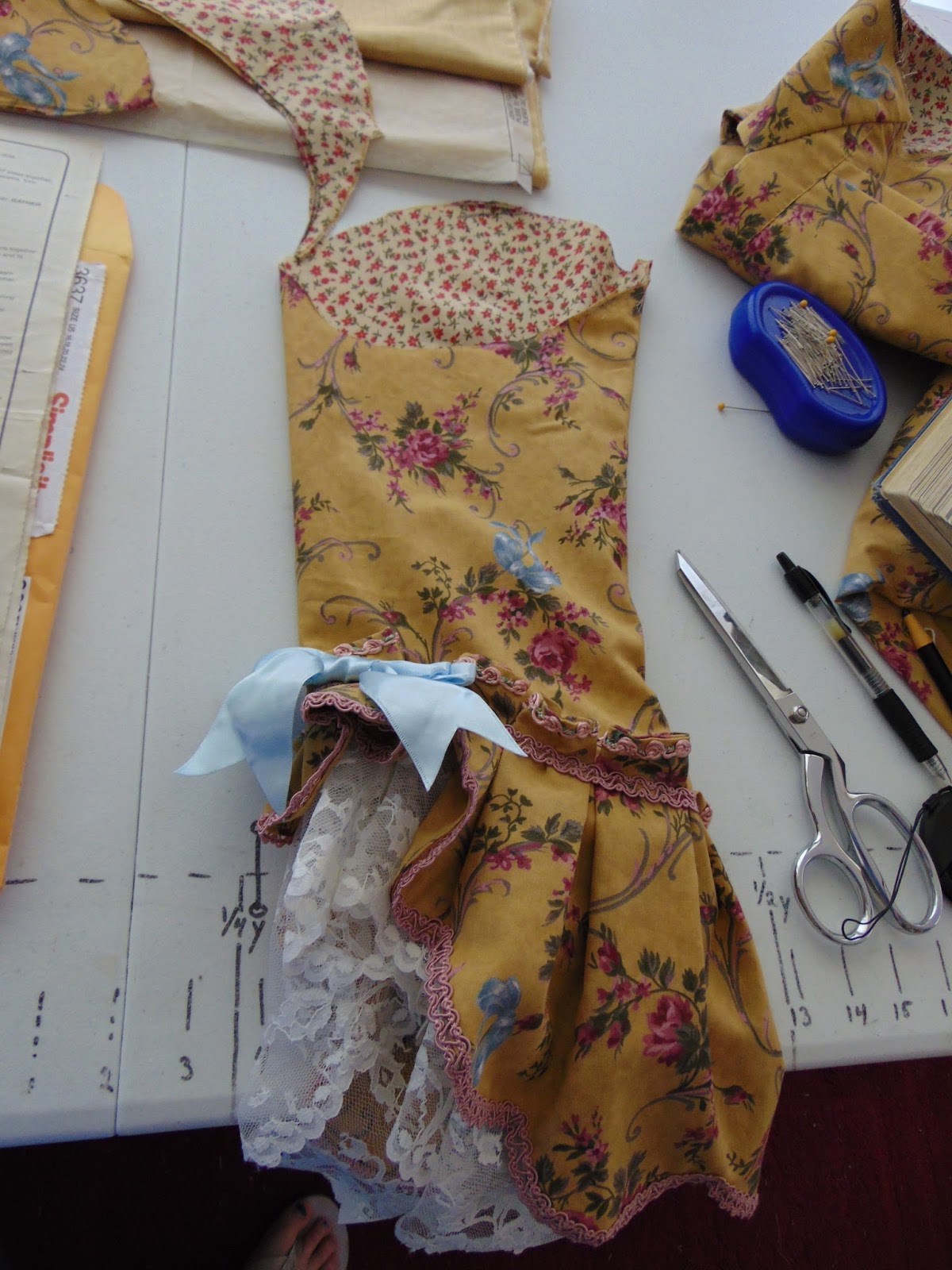 The Antique Sewist: Simplicity 3637 - Robe a la Francaise CONSTRUCTION