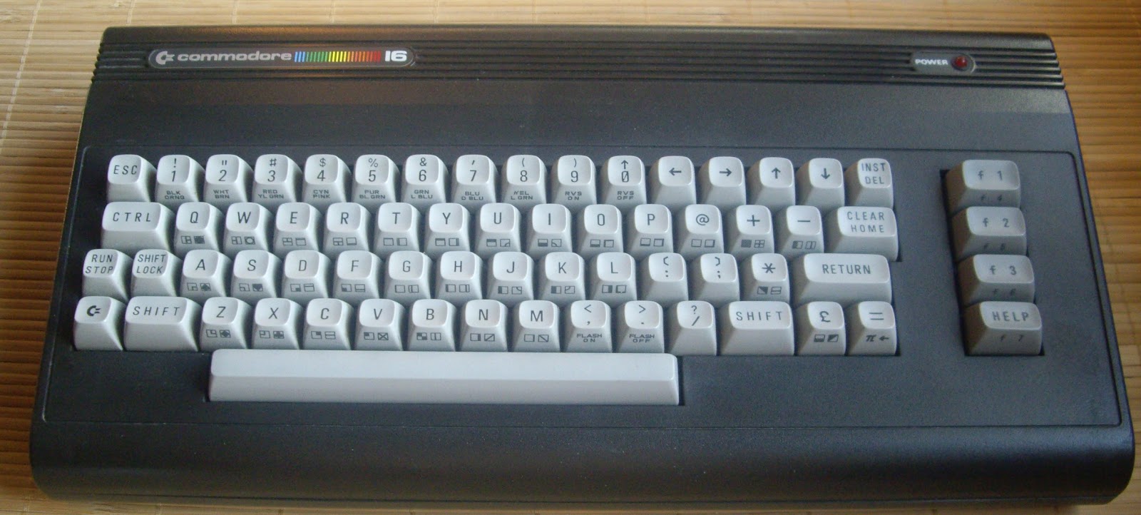 Retro Ordenadores Orty: Commodore 16 (1984)