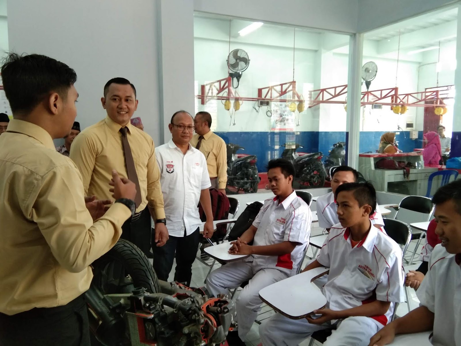 SMK Krian 2 Menandatangani MoU dan Melaksanakan Launching Kelas ...