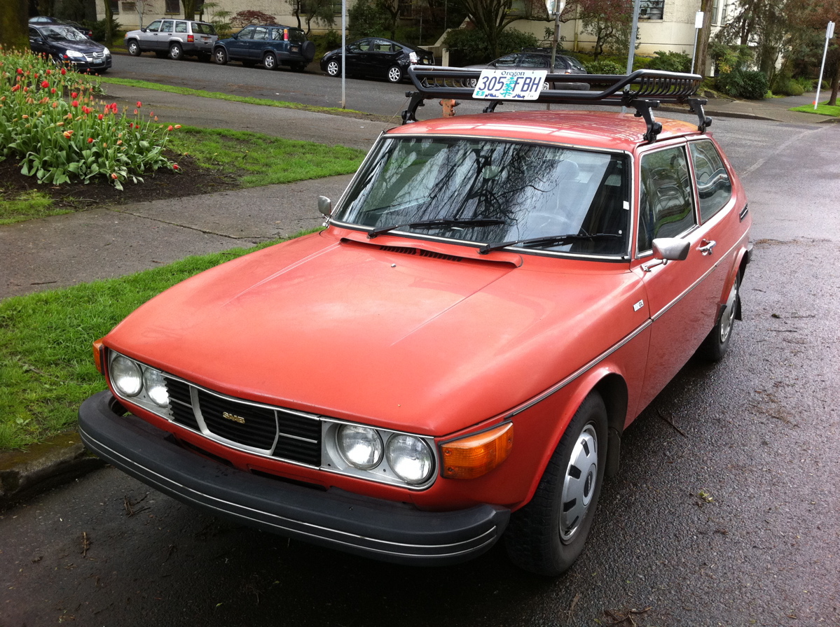 OLD PARKED CARS.: Sunday Morning Bonus: 1976 Saab 99 GL WagonBack Combi ...
