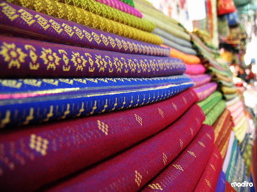 Dian Yang Tak Pernah Padam: 5 Jenis Kain Khas dari 5 Negara