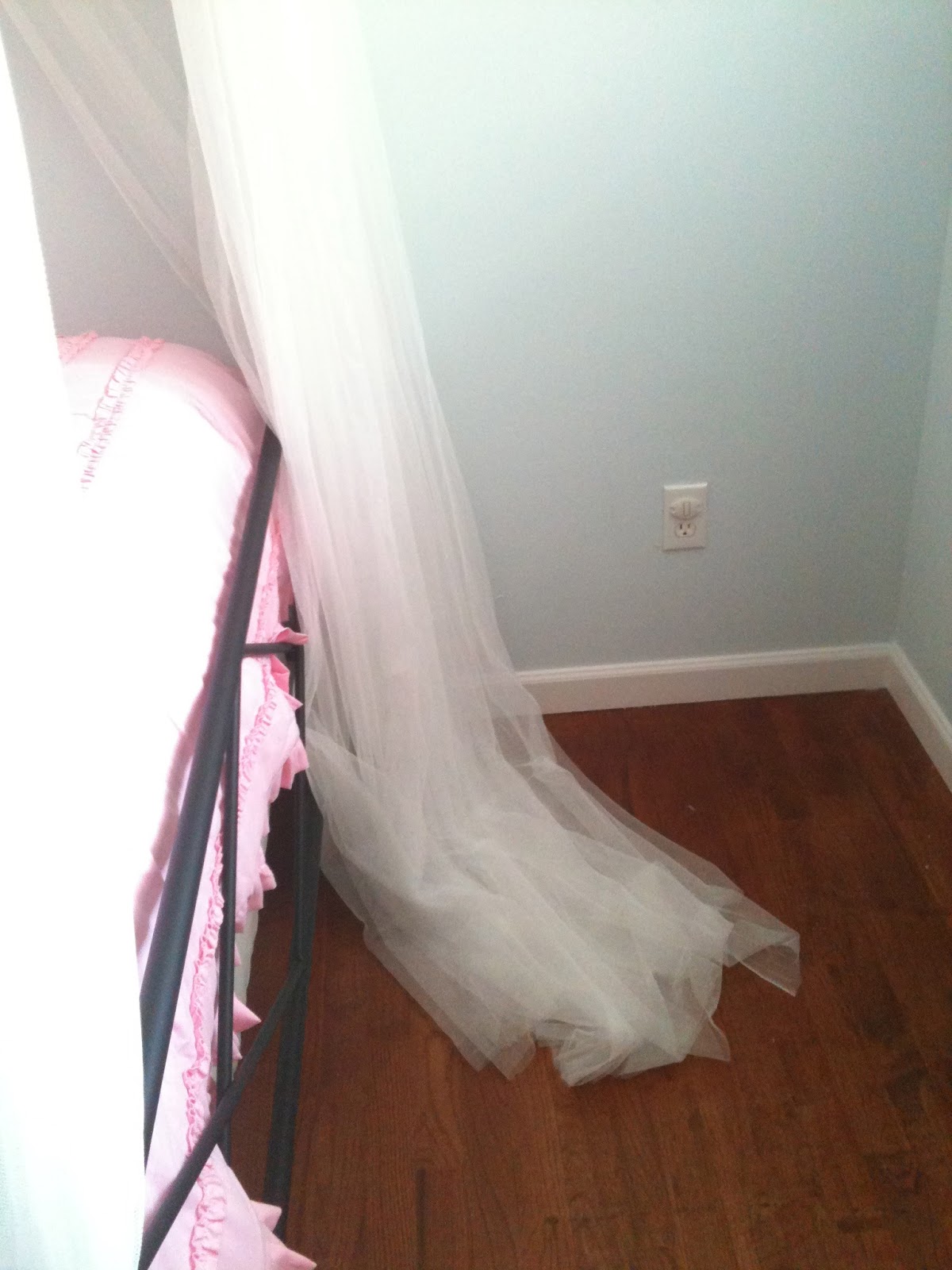 THe KeaTiNG eFFeCT: a bed fit for a queen {...or princess...or ballerina}