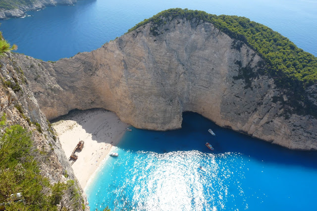 Meridianos: Saltos en la bahía griega de Navagio