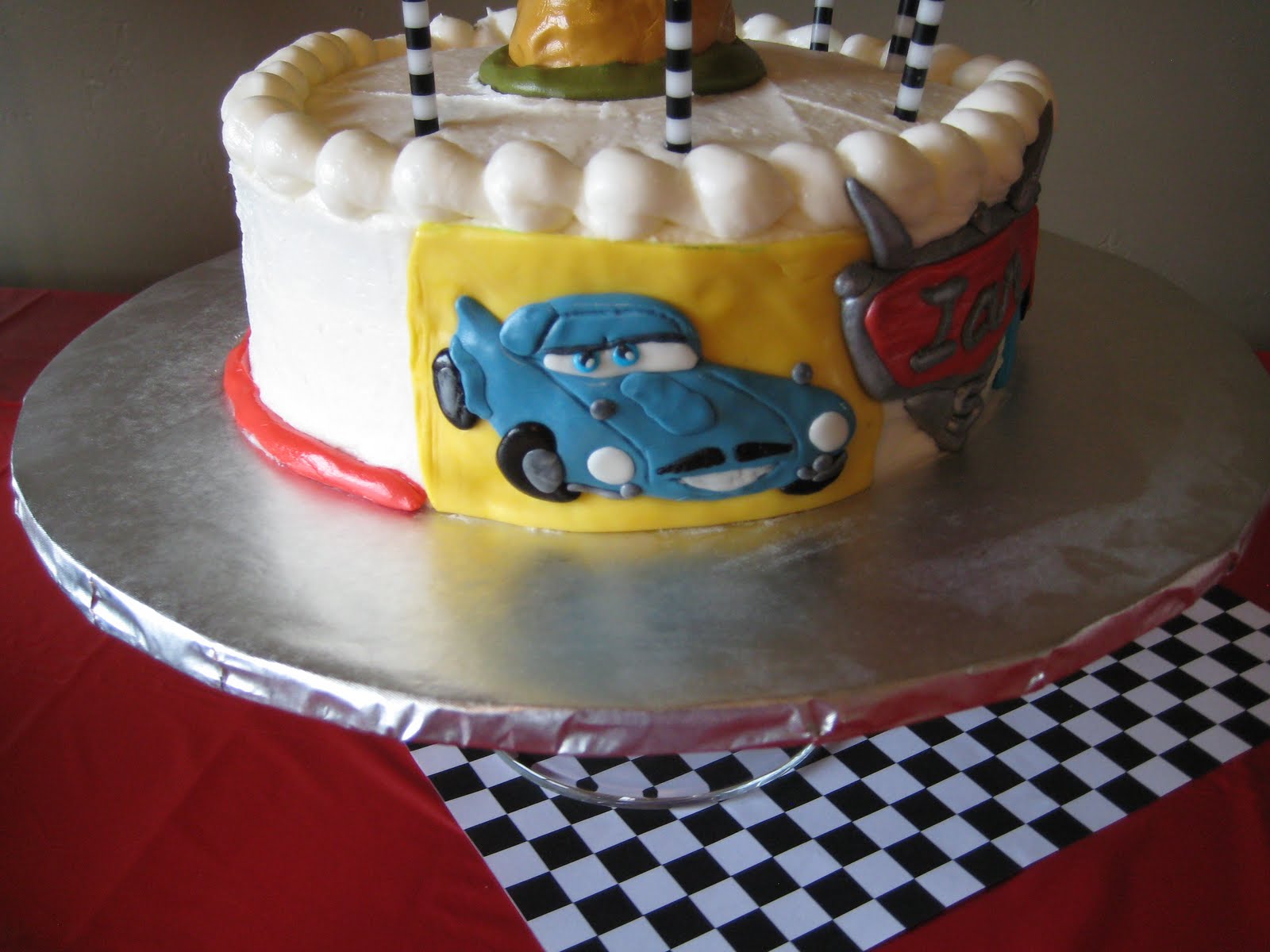 Custom Cakes by Julie: August 2011