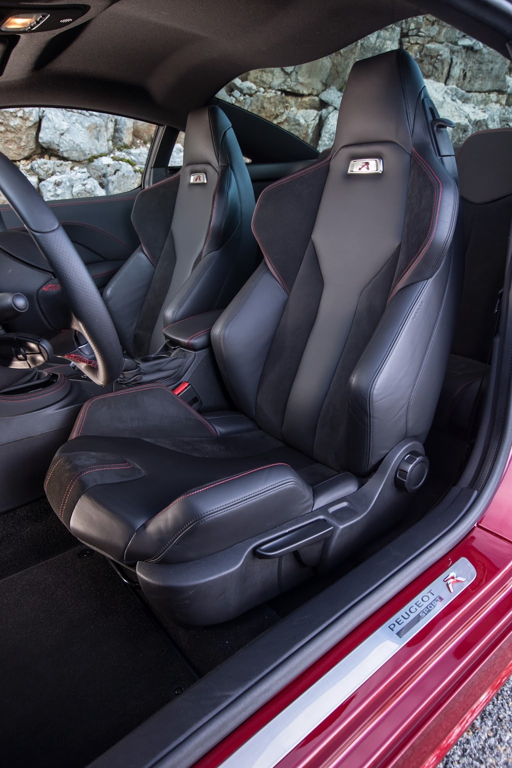 APRESENTAÇÃO: Peugeot RCZ R. 270 Cv de muita adrenalina - COCKPIT AUTOMÓVEL