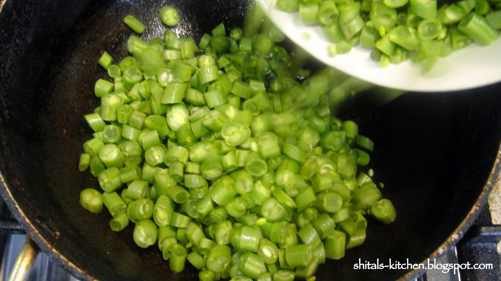 Shital's-Kitchen: Fansi Na Ghughra