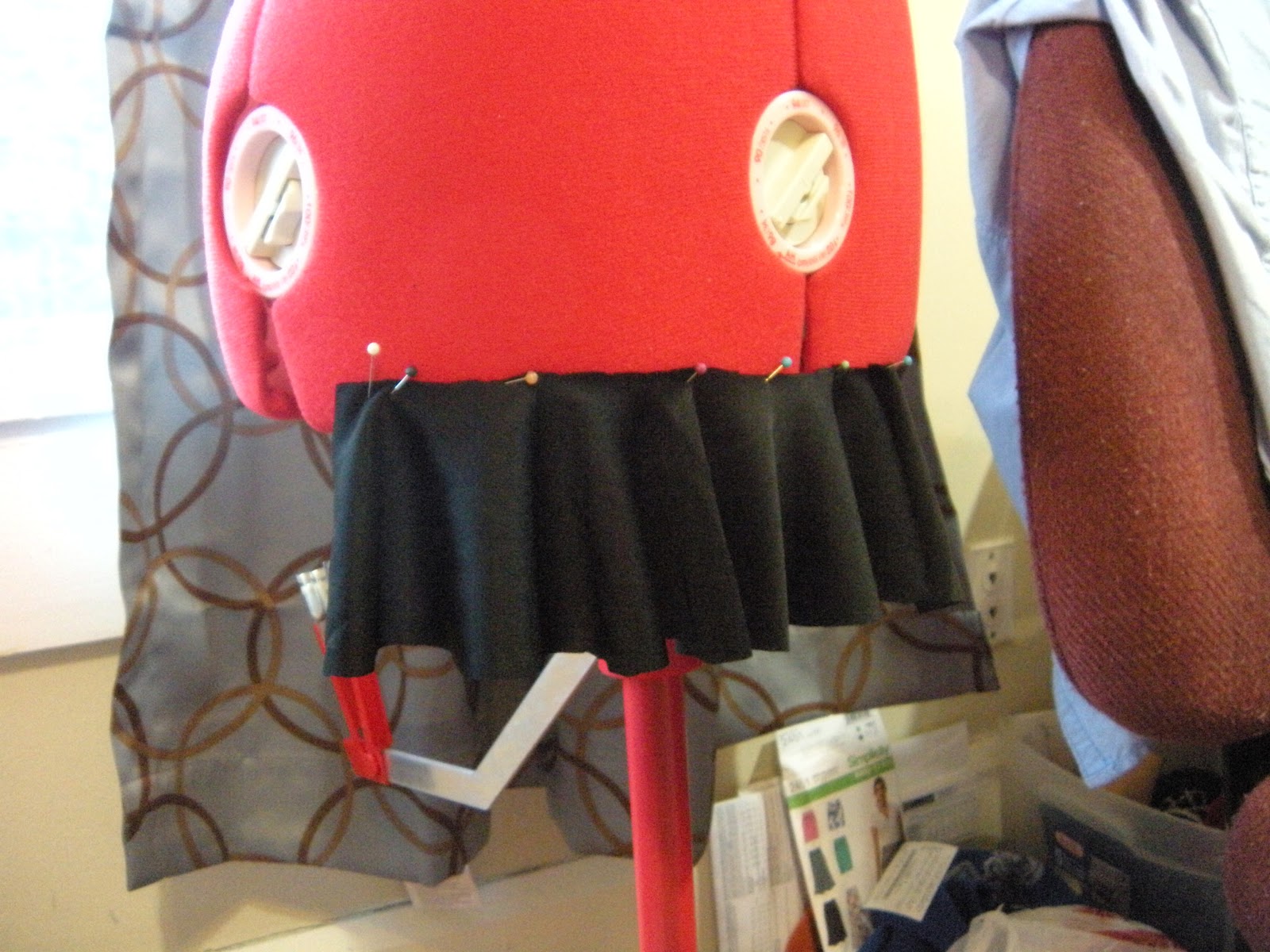 Swiss Miss Seamstress: How to make circle ruffles