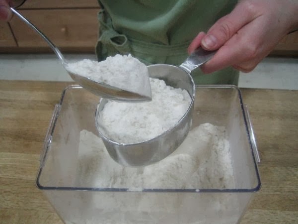 The Baking Channel: Baking Tip #3 - How to measure flour