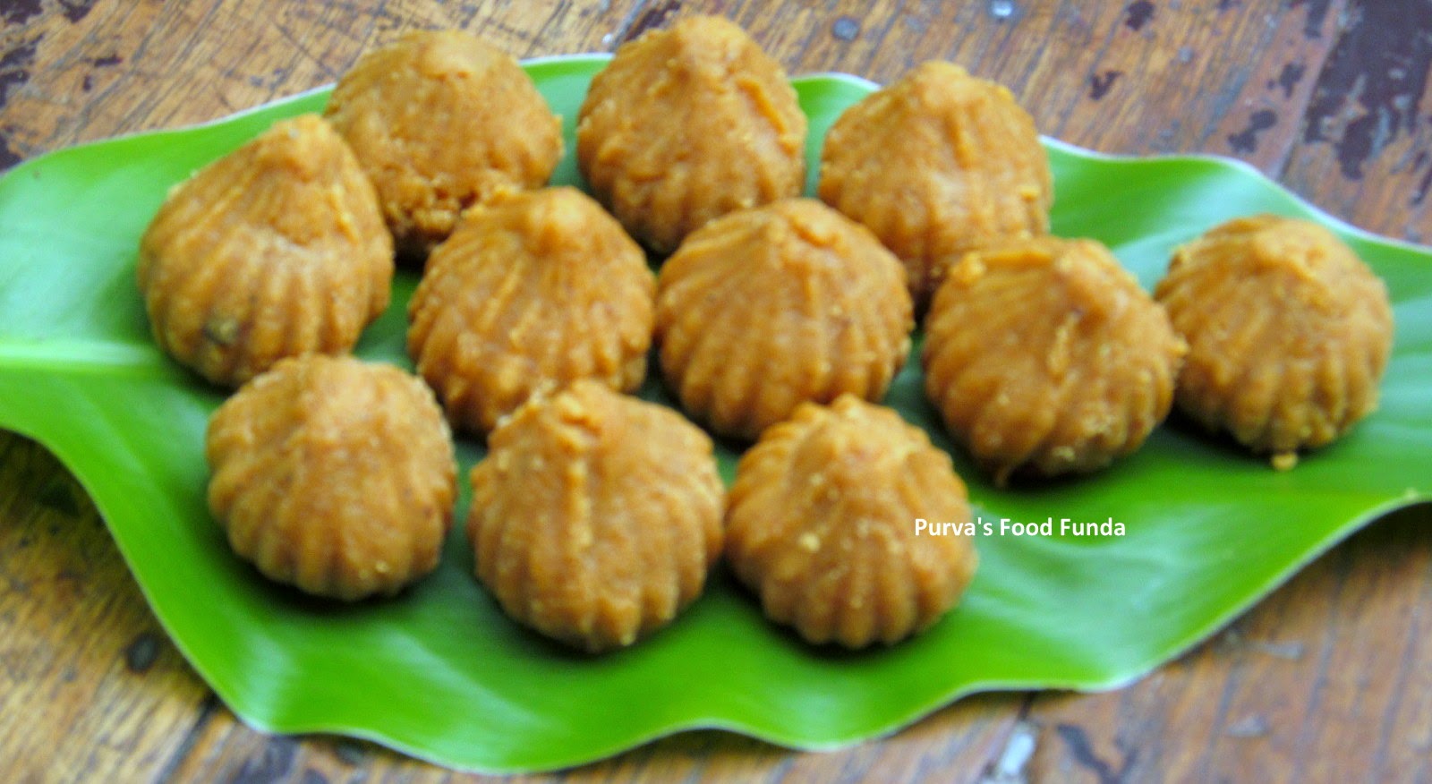 खाण्यासाठी जन्म आपुला : Khava Modak (खव्याचे मोदक)