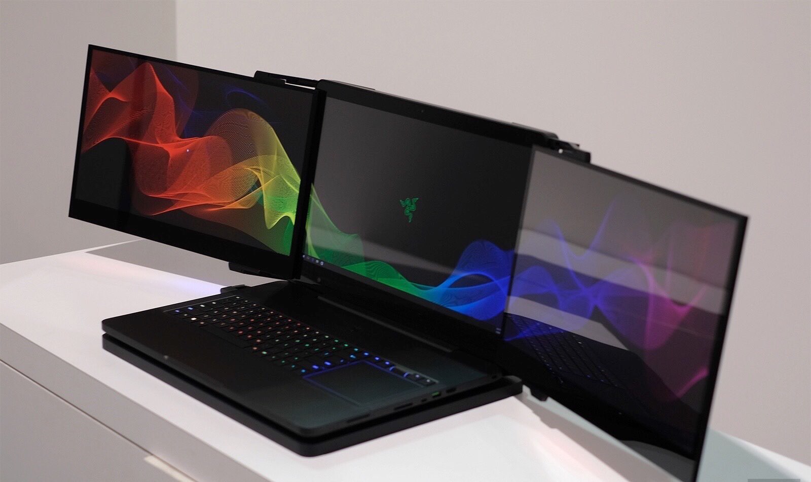 laptop canggih dengan tiga layar? Resolusi 12k serasa di bioskop | All ...