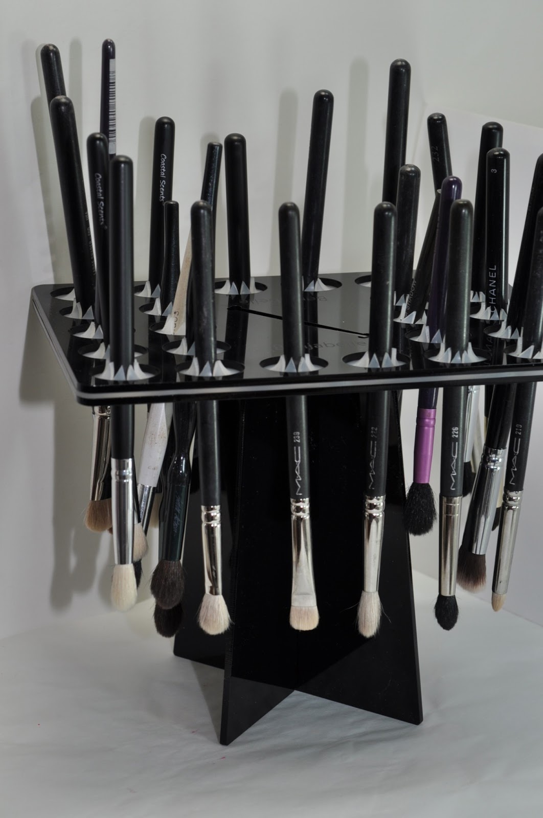 Benjabelle Makeup Brush Tree Mini Review - The Shades Of U