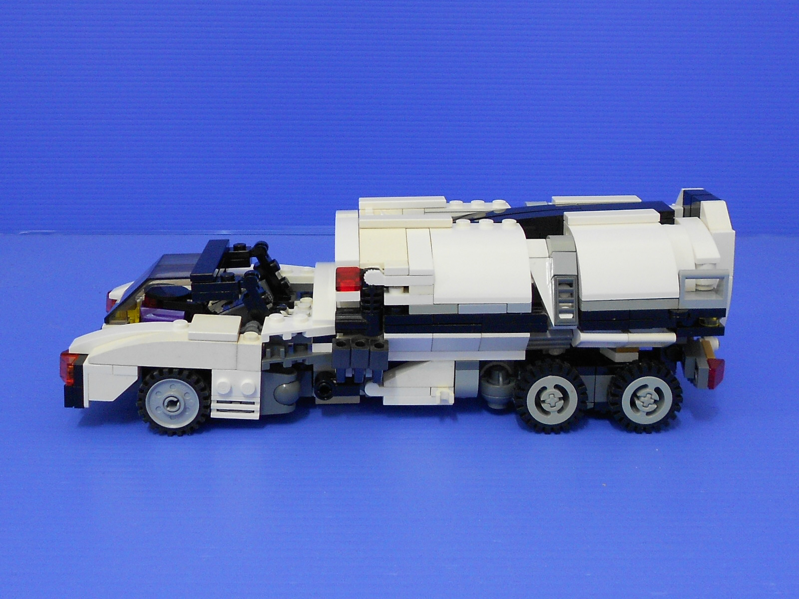 Alanyuppie's LEGO Transformers: LEGO "Fall of Cybertron" Octane (Triple ...