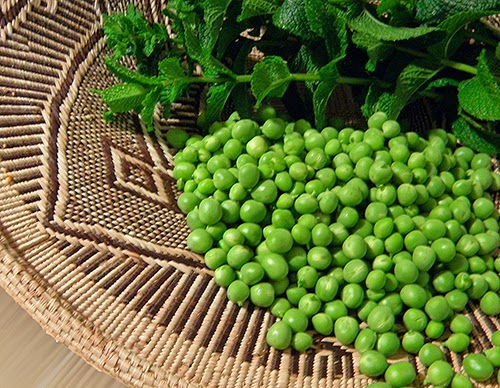 Seasonal Eating: Spring Peas with Mint