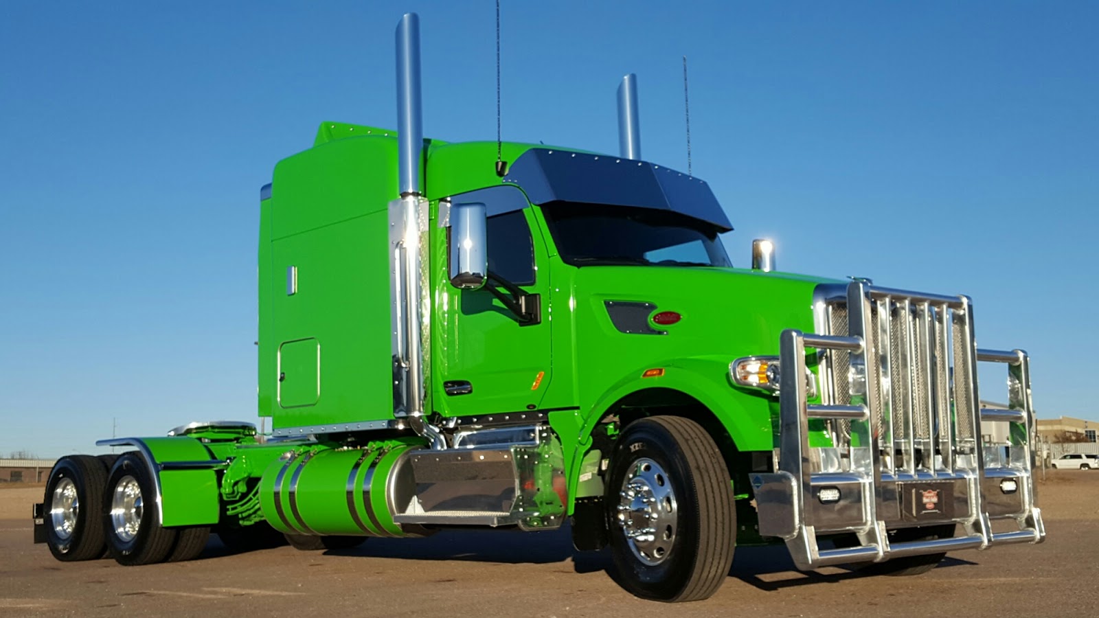 DIECIOCHO RUEDAS: PETERBILT 567… DOS VERSIONES DE UN VOCACIONAL DE ...