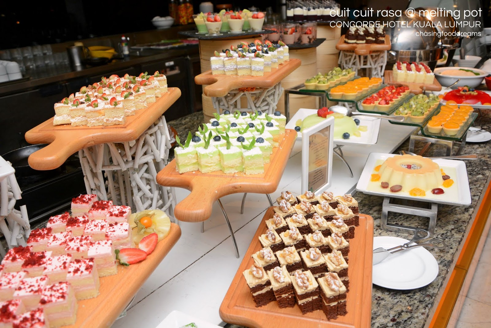 CHASING FOOD DREAMS: Buka Puasa Buffet @ Melting Pot Café, Concorde ...