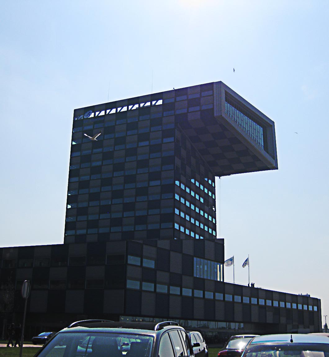 In-Site: STC Building, mixed program of educational spaces, offices ...