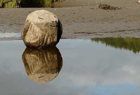 Campbell's Cottage: Wooden Boulder is Back