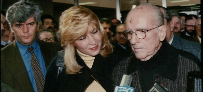 ΕΝΤΕΛΩΣ ΑΝΙΚΑΝΟΣ Ο ΑΝΔΡΕΑΣ ΠΑΠΑΝΔΡΕΟΥ... Η ΛΙΑΝΗ ΑΠΟΚΑΛΥΠΤΕΙ ΟΤΙ ...