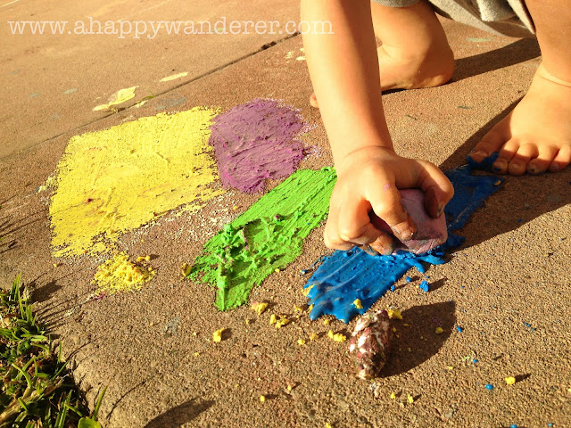 a happy wanderer: sidewalk fingerpainting...