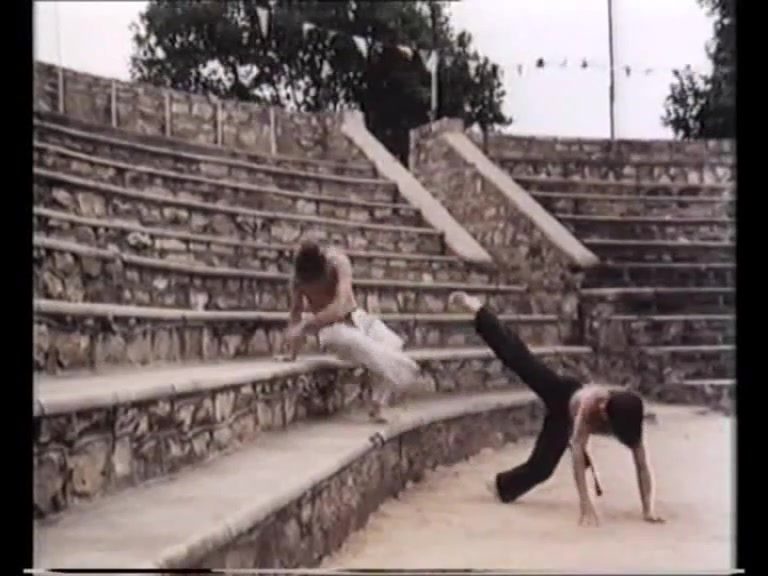 ΒΑΡΑΤΕ ΠΡΙΝ ΣΑΣ ΒΑΡΕΣΟΥΝ - KILL OR BE KILLED