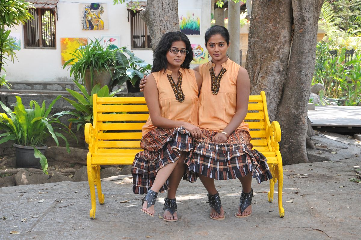 Charulatha Movie Stills ~ Ungal Cinema