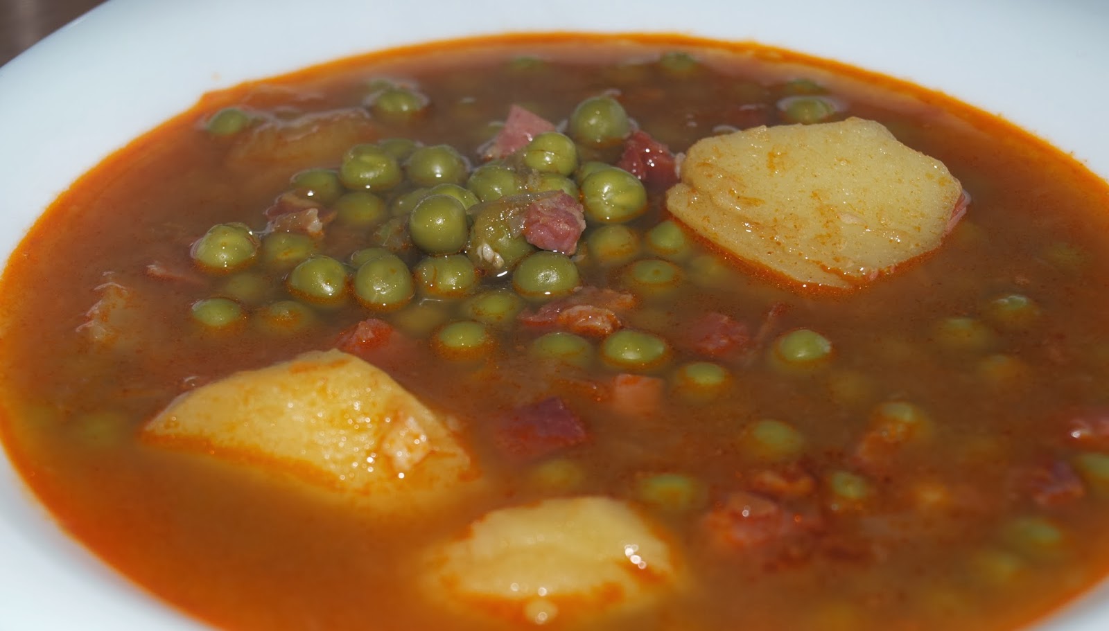 Guisantes con jamón (arbeyos en Asturias)