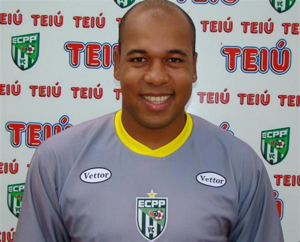 Leo Macaé de volta ao Vitória da Conquista