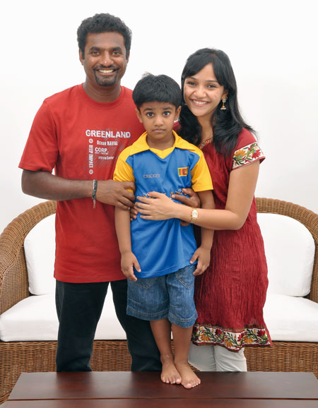 Kricket World: Muralidharan's Career Details And Family Pics