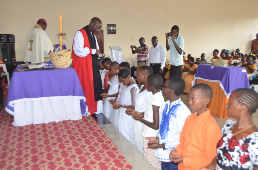 ASKOFU OSCA MNUNGU, WA KANISA LA ANGLIKANA DAYOSISI YA NEWALA,ANGOZA ...