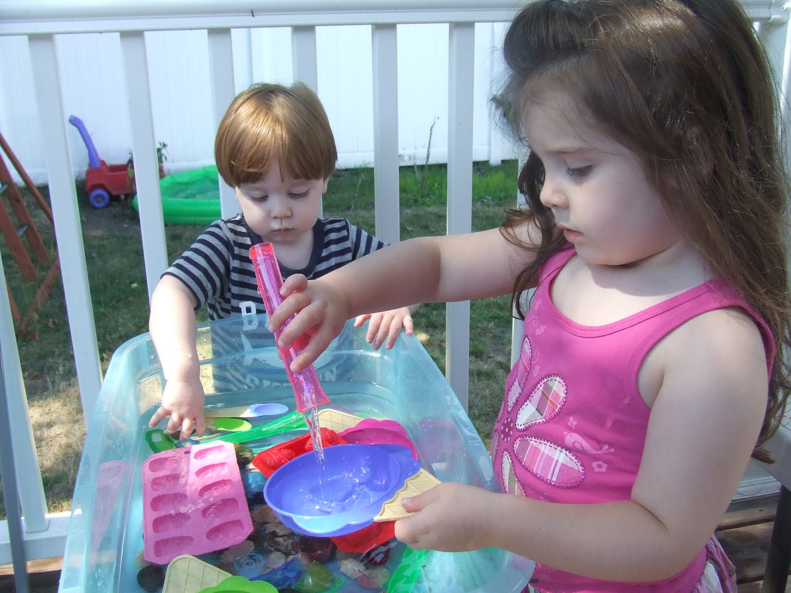 The ramblings and adventures of a SAHM: Messy Summer Fun ... Week 2