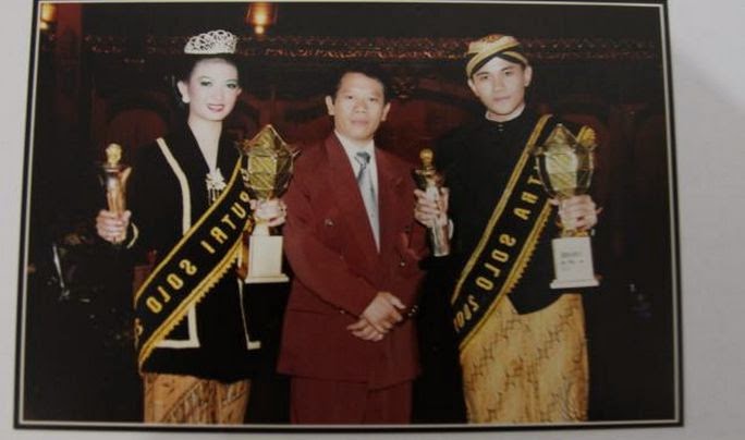 Foto Profil dan Biodata Selvi Ananda, Menantu Jokowi - Blue Sand