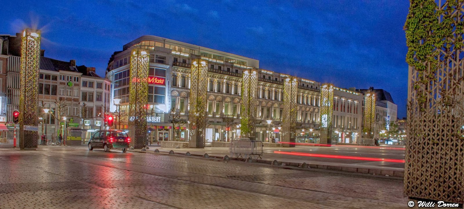 la ville de liege et ses quartiers: le centre de liege en soirée