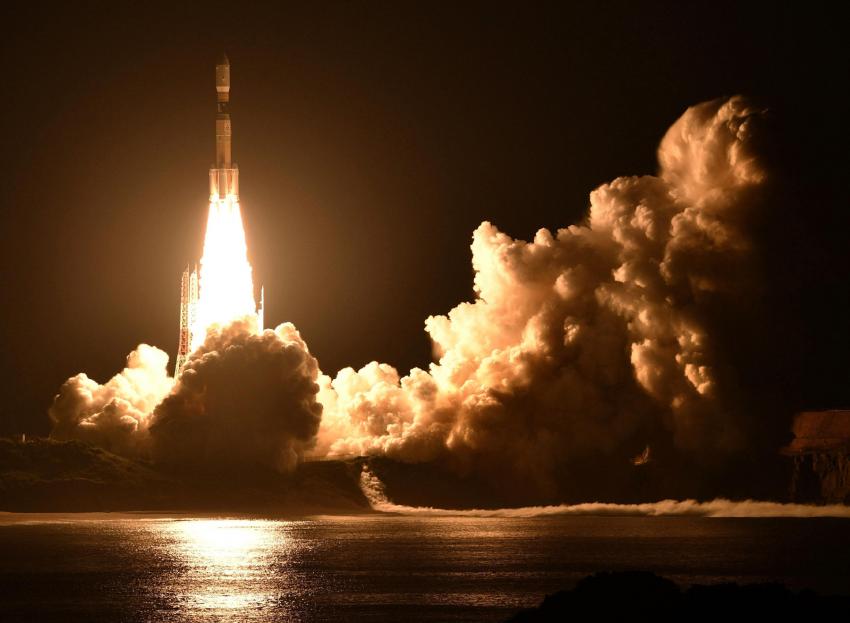 American Mishima: Successful Launch: Japan's H2-B Rocket Lifts Into Space