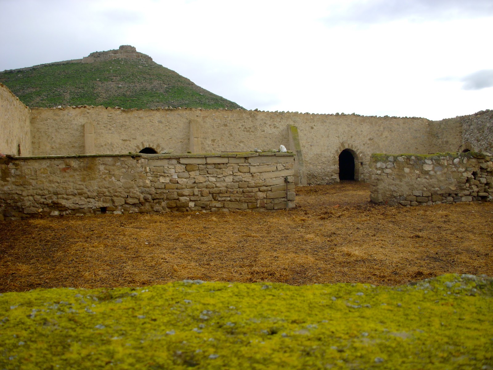 Paseos de Ikandu.: Desolado de Rada (431 metros) , Laguna de Rada y ...