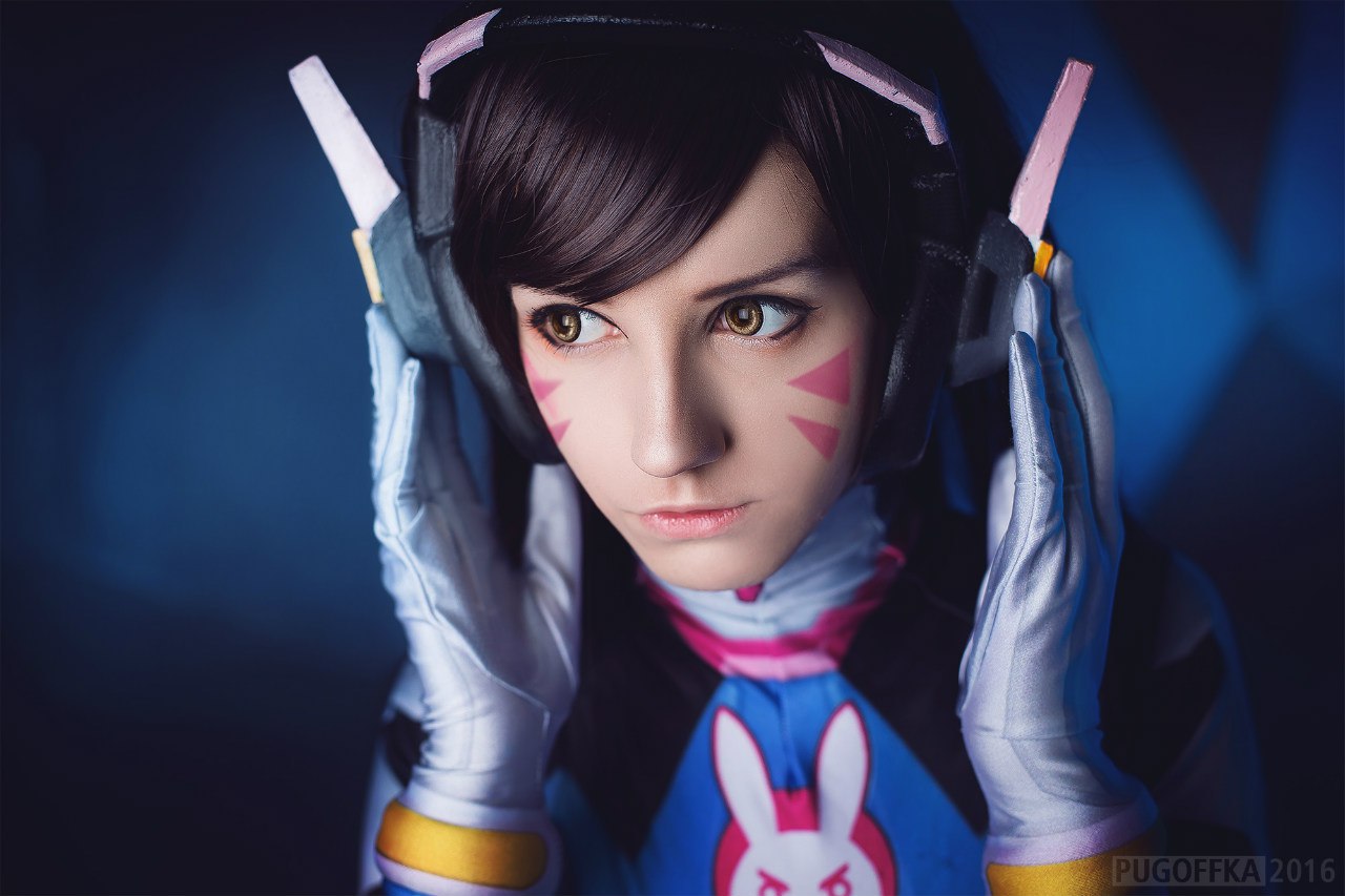 Overwatch Cosplay: DVa Cosplay