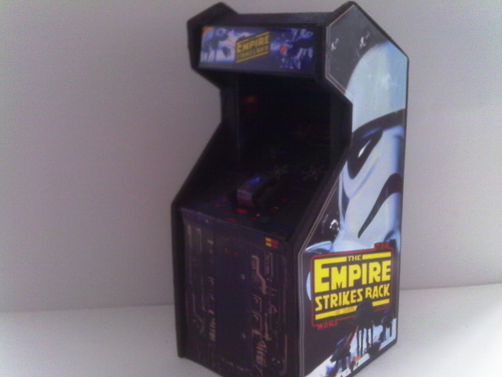 Retro Heart: EMPIRE STRIKES BACK - Scale Arcade Model