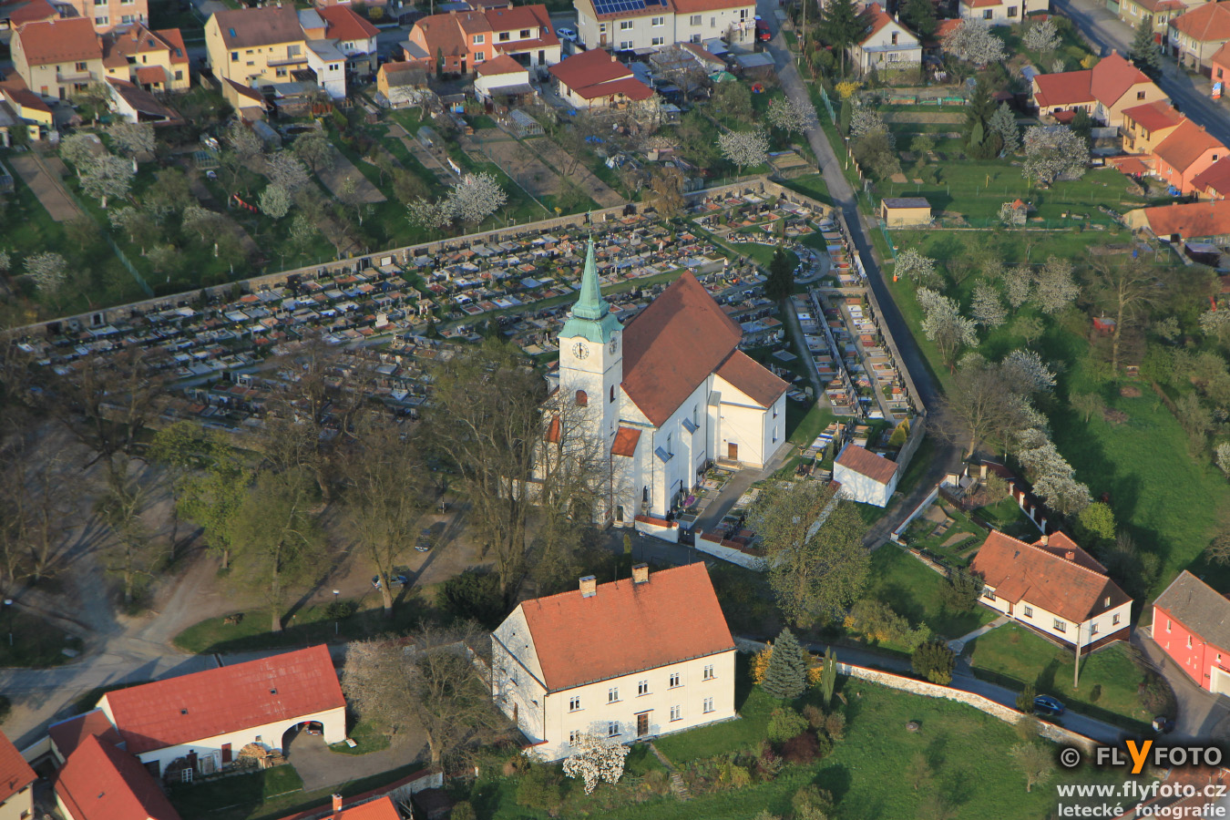 FLyFOTO letecká fotografie a video: Jedovnice