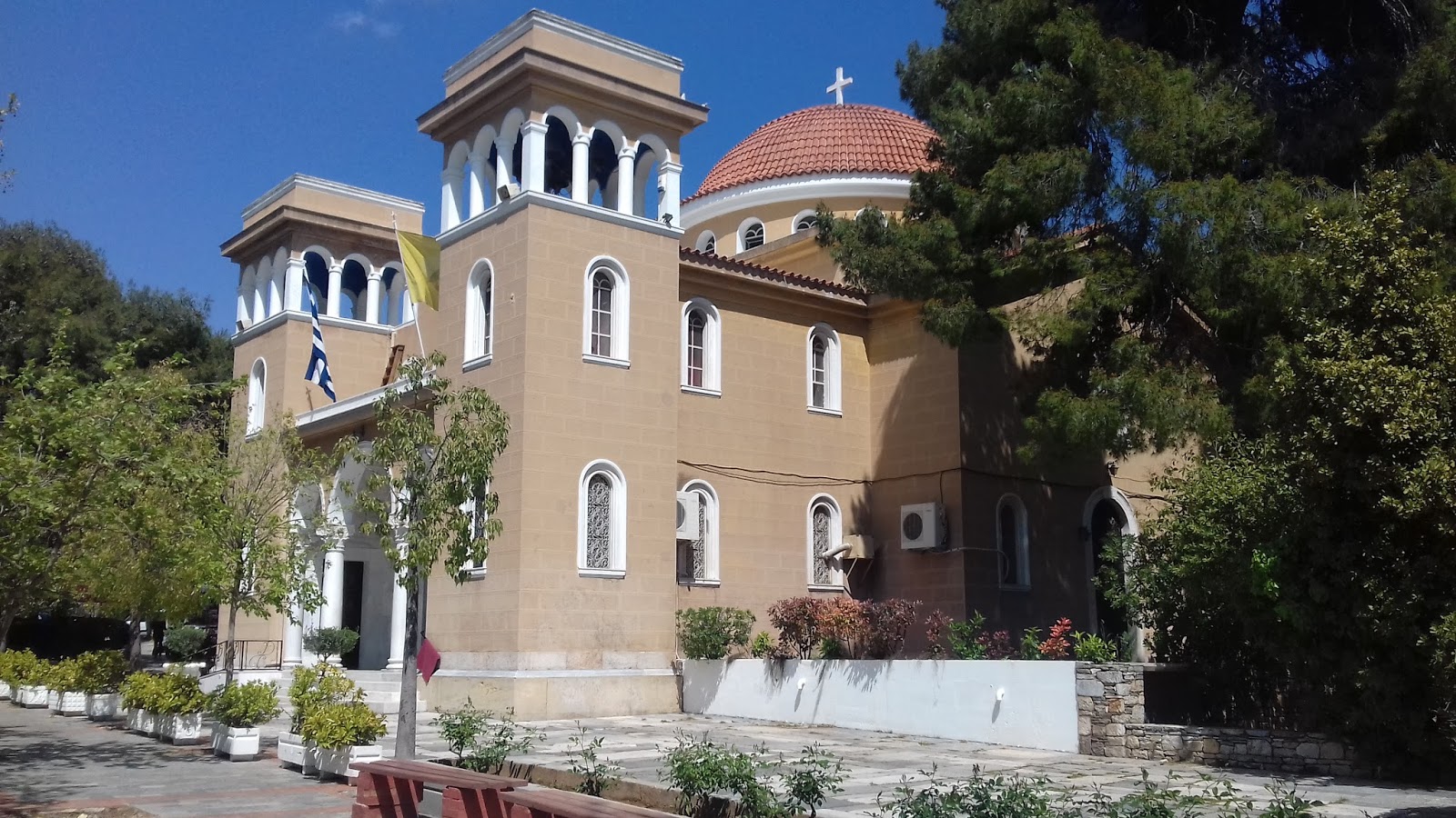 ΕΛΛΗΝΙΚΟΣ ΑΝΕΜΟΣ: ΣΤΗΝ ΕΚΚΛΗΣΙΑ ΠΟΥ ΒΑΦΤΙΣΤΗΚΕ