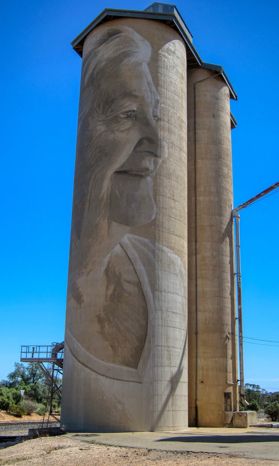 Bushtracker Travels RosnRoss: Tracking Australian Silo Art - Victoria