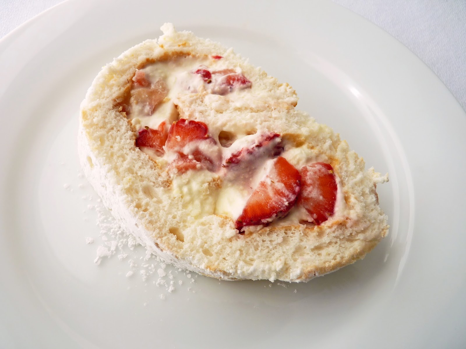 :pastry studio: Angel Food Cake Roll with Strawberries & Cream