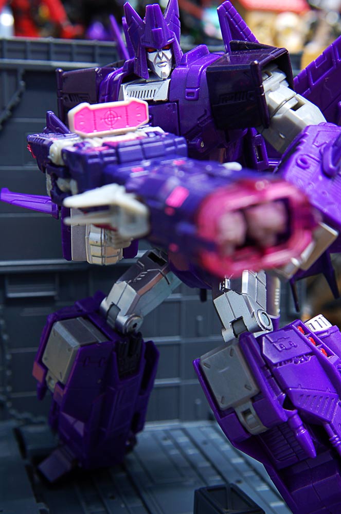 Plastic Heap: Transformers Combiner Wars Legends Class Shockwave